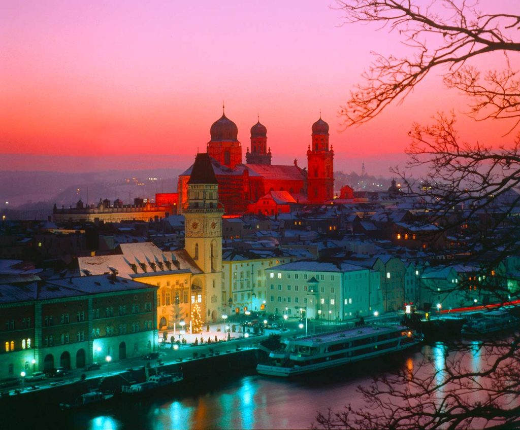 Passauer Christkindlmarkt am Dom - Weihnachten in Bayern